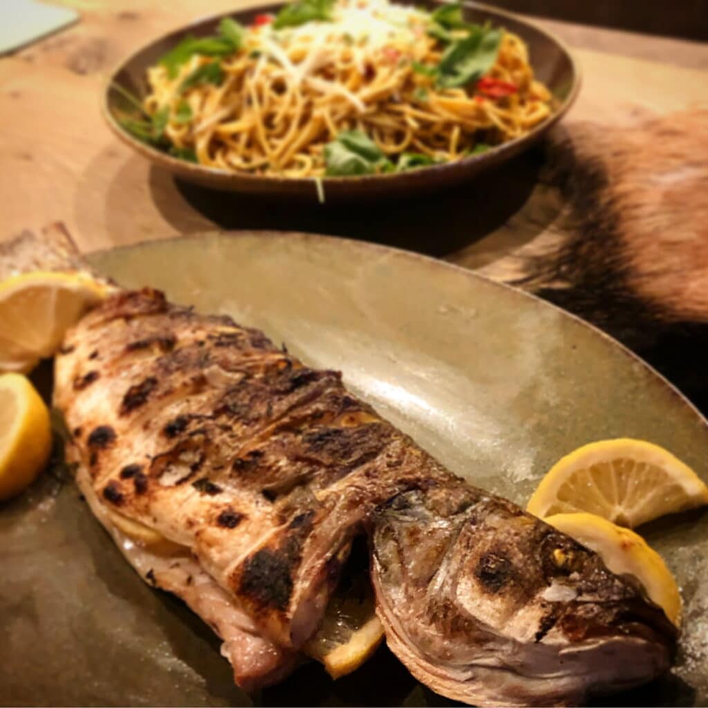 Dorade met gegrilde groenten van de bbq - BBQ Grillmeister